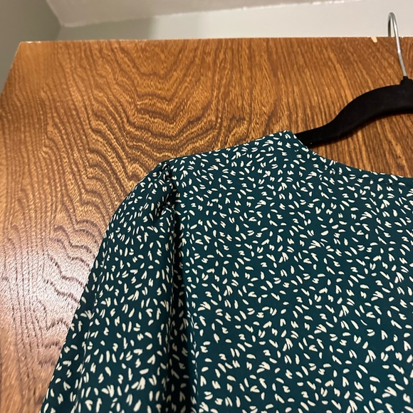 nine britton | Tops | Nine Britton Green Patterned Blouse | Poshmark